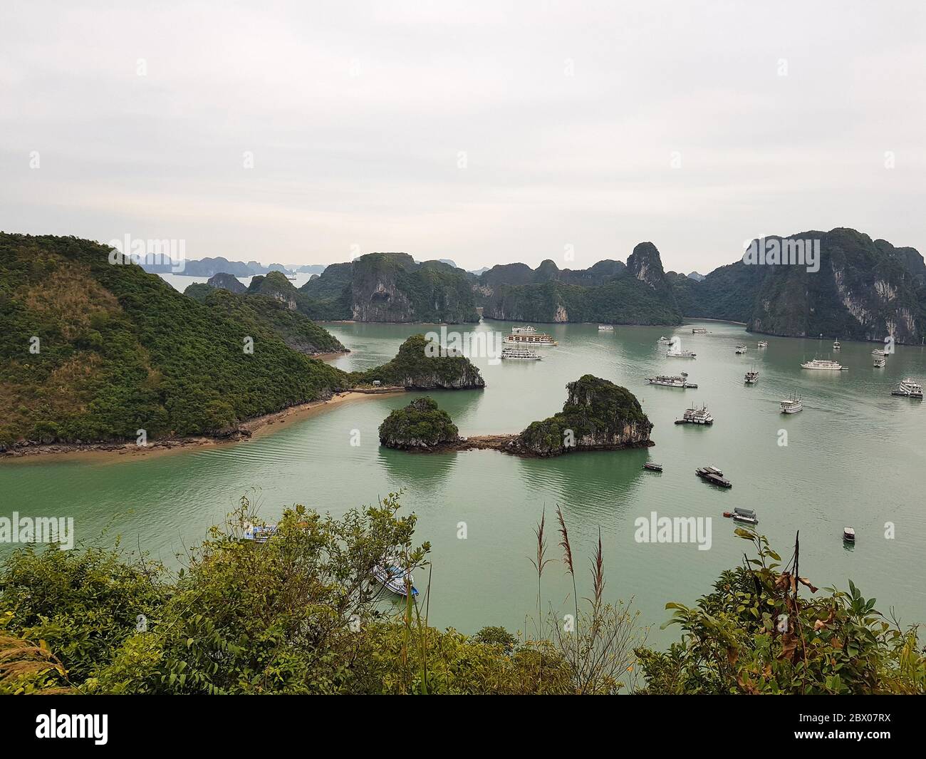 Panoramic birds view tropical sea hi-res stock photography and images ...