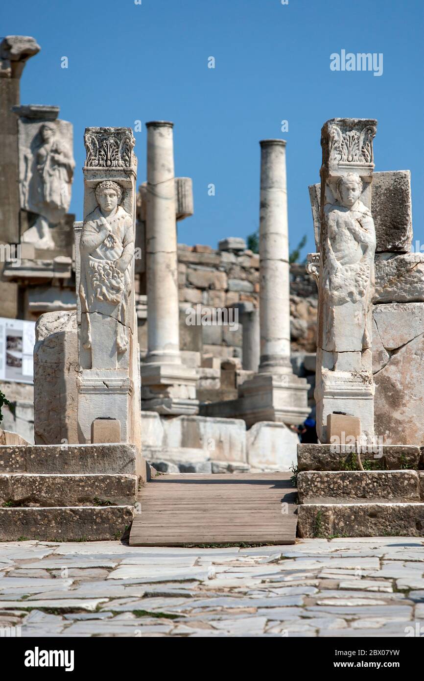 Ephesus turkey gate of hercules hi-res stock photography and images - Alamy