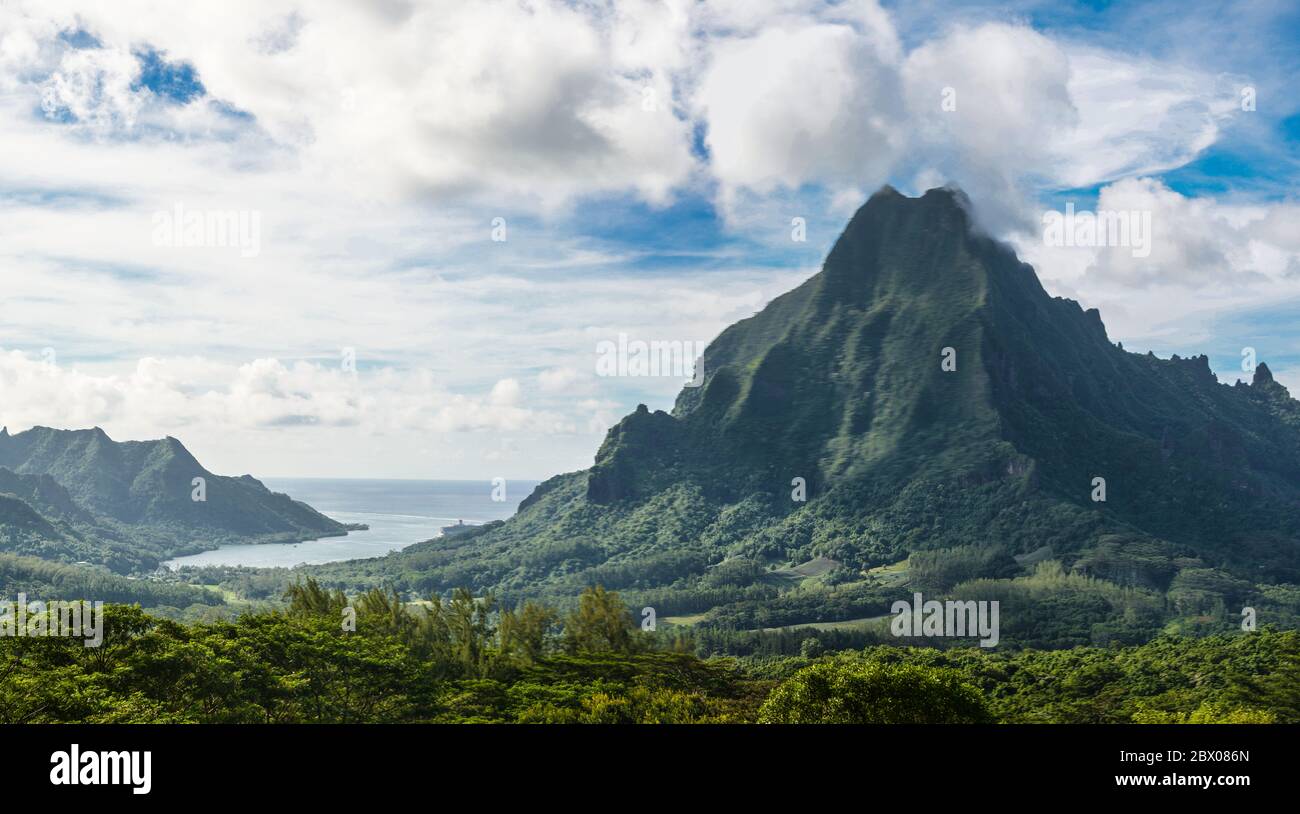 Daily life and nature live together in Moorea, French Polynesia ...