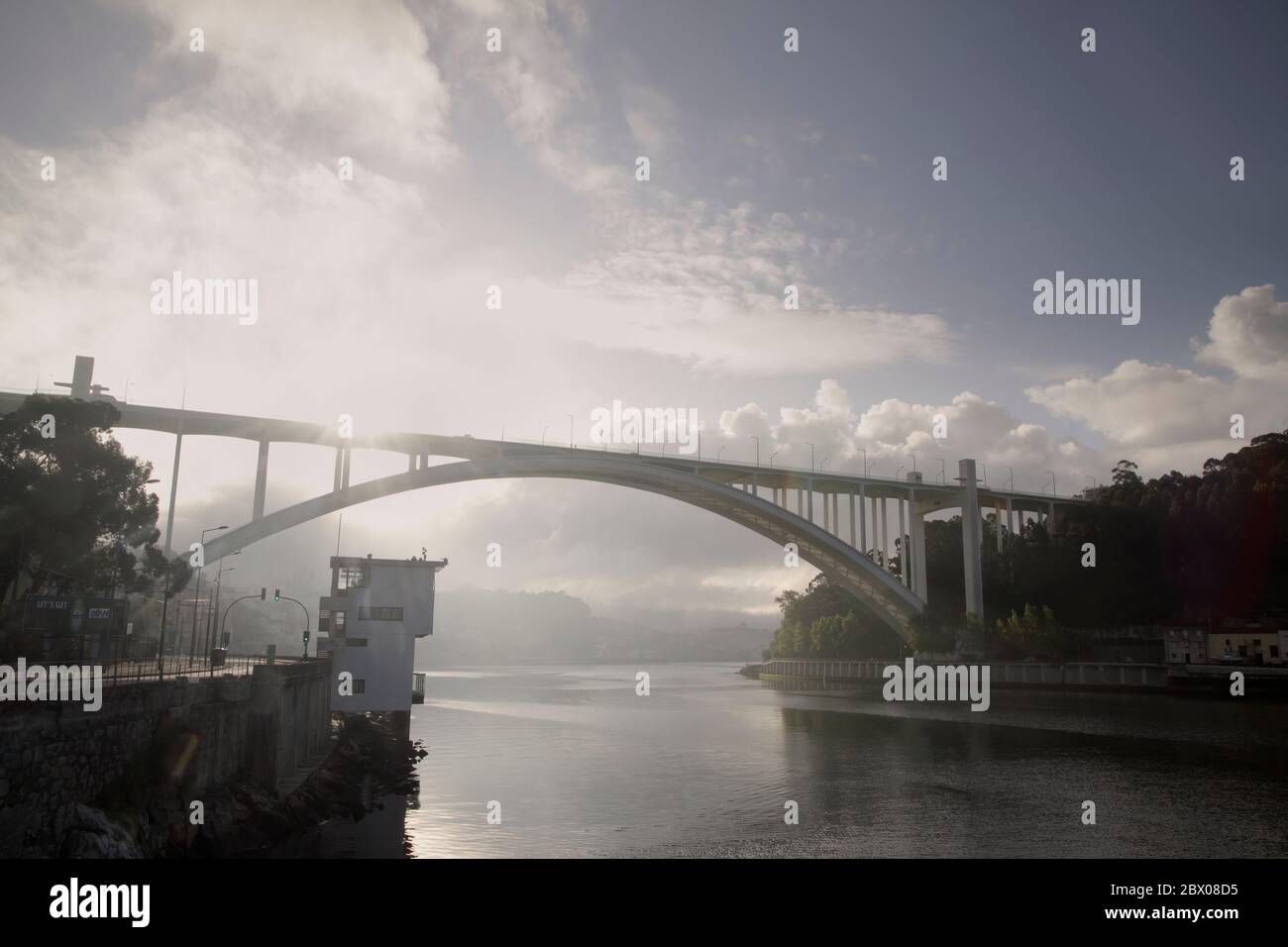Arrábida bridge over douro hi-res stock photography and images - Alamy