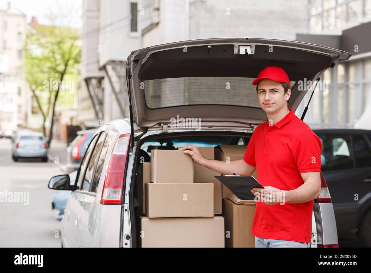 Packages door hi-res stock photography and images - Alamy