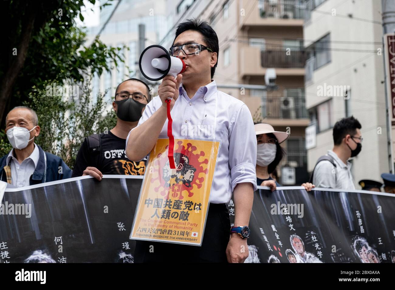 Protest outside the chinese embassy hi-res stock photography and images ...