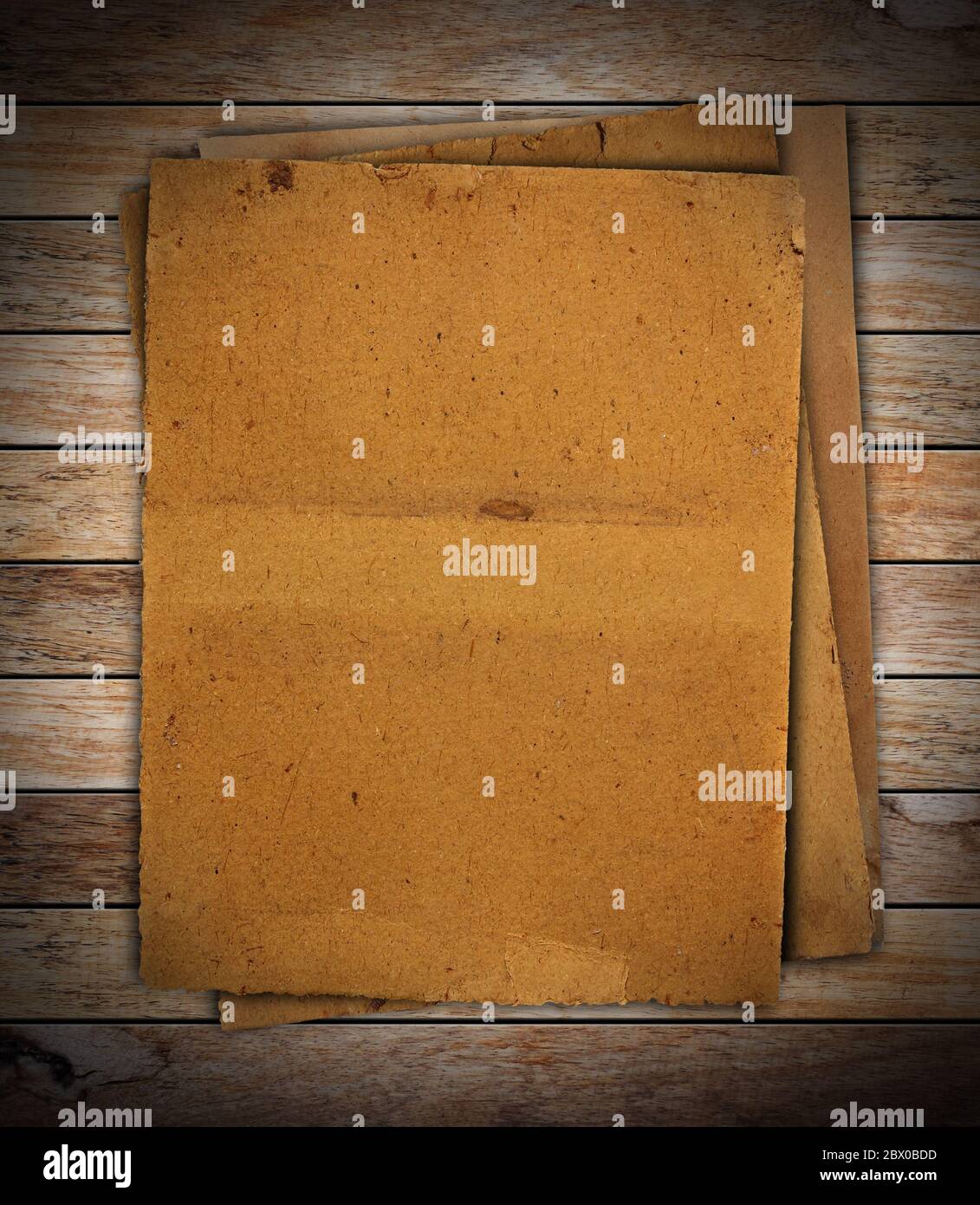 Paper textures on wood hi-res stock photography and images - Alamy