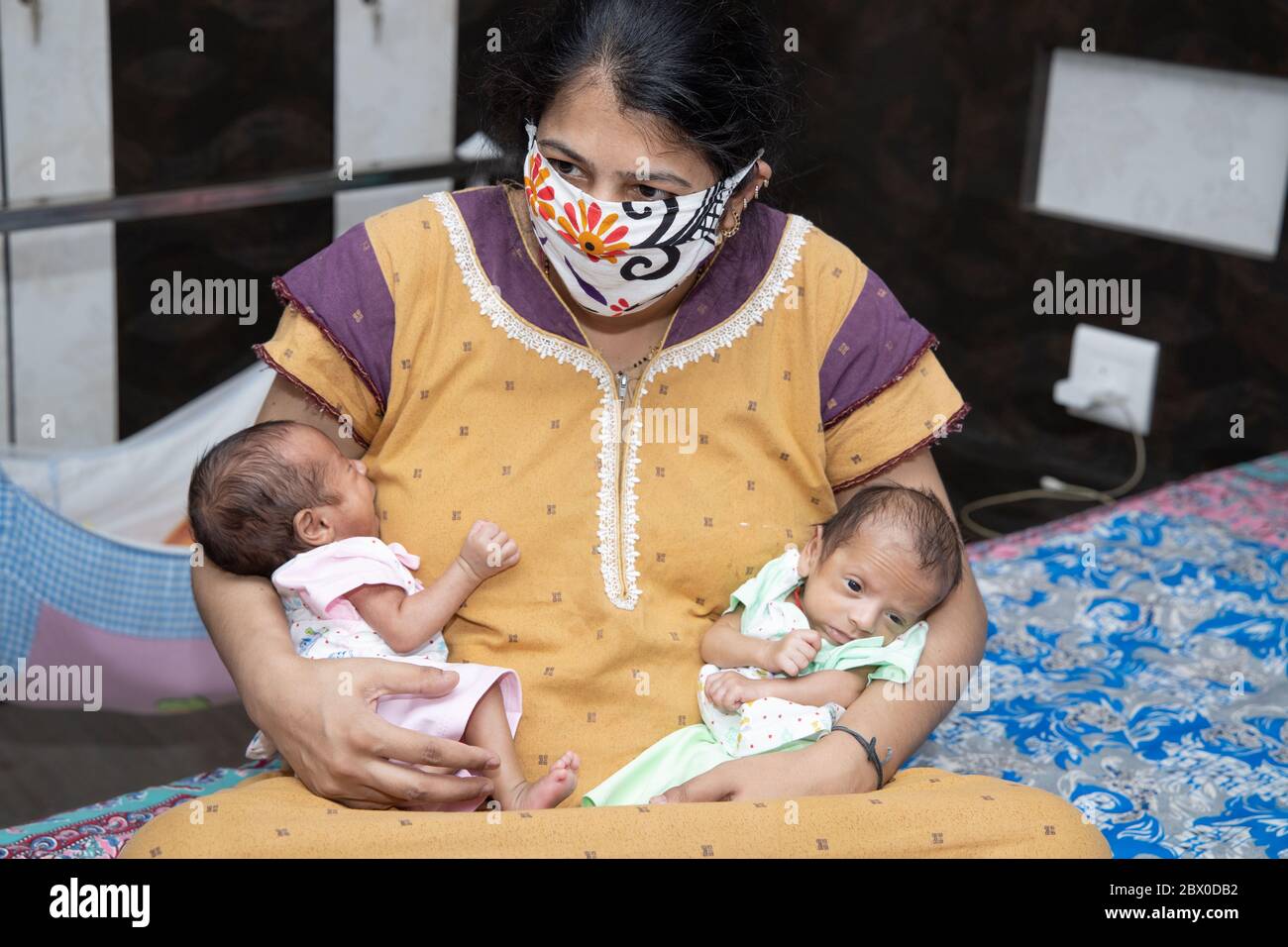India mother newborn baby hi-res stock photography and images - Alamy