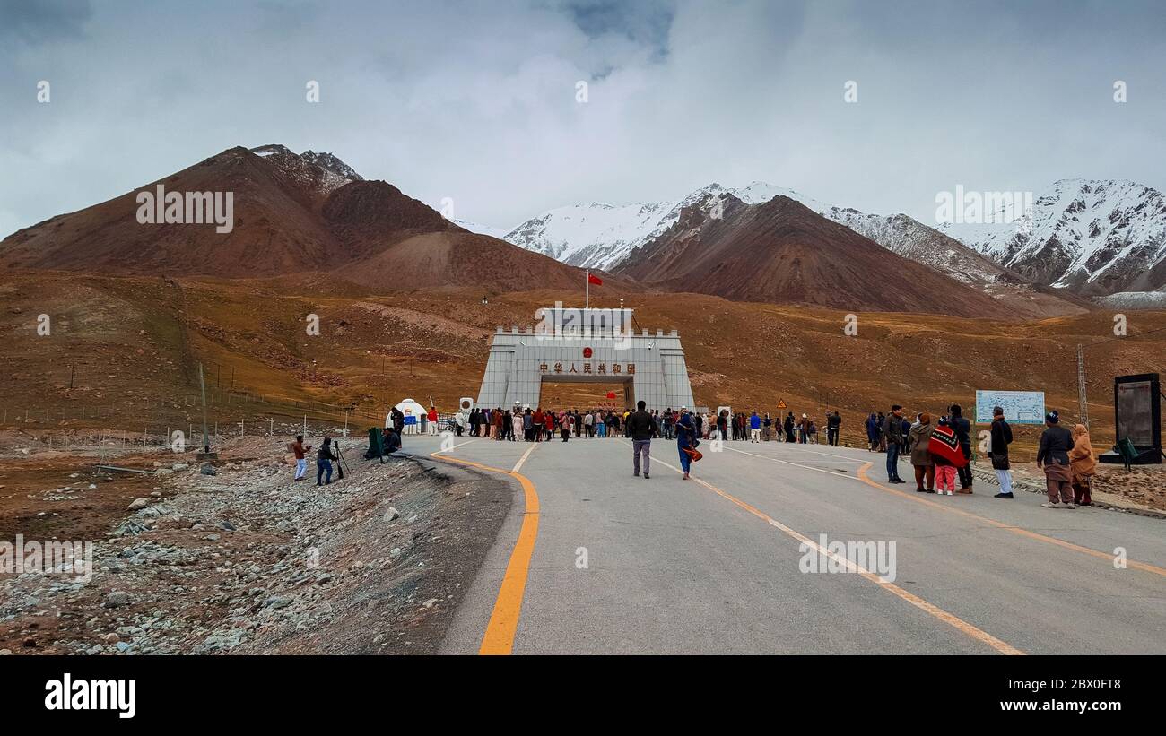 Pakistan china border hi-res stock photography and images - Alamy