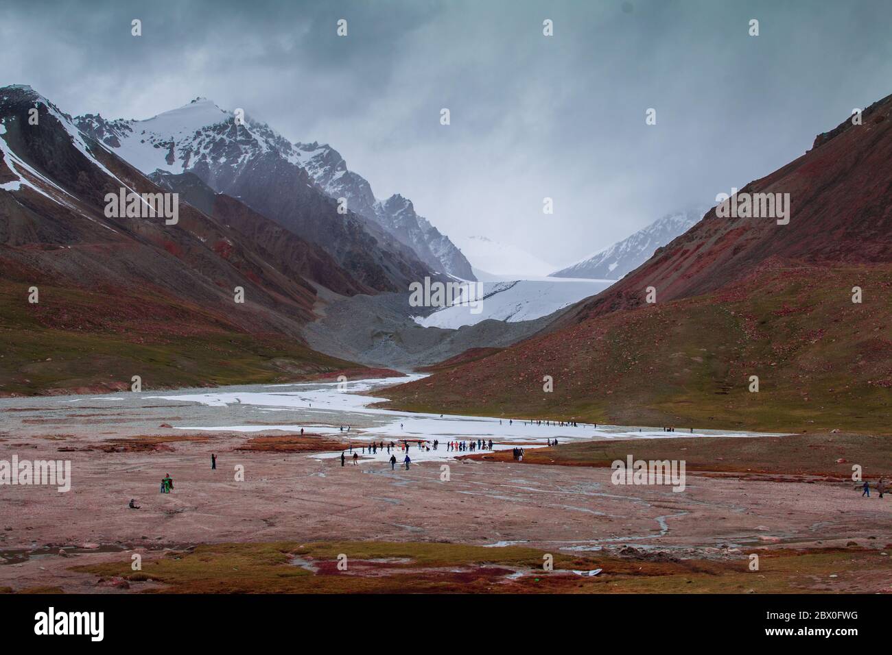 Pakistan karakoram highway khunjerab pass hi-res stock photography and ...