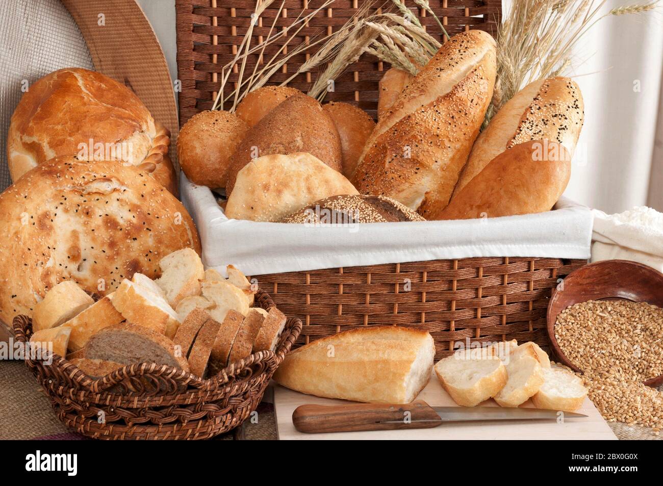 Bread types made of white wheat flour and rye flour. Wheat and breads ...
