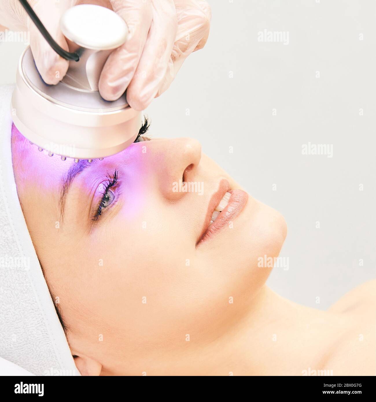 Light infrared therapy. Cosmetology head procedure. Beauty woman face ...