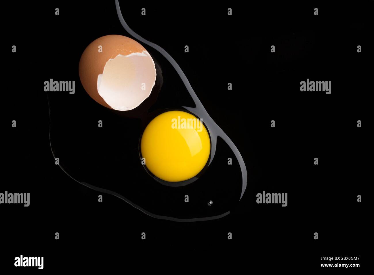 Damaged egg hi-res stock photography and images - Alamy