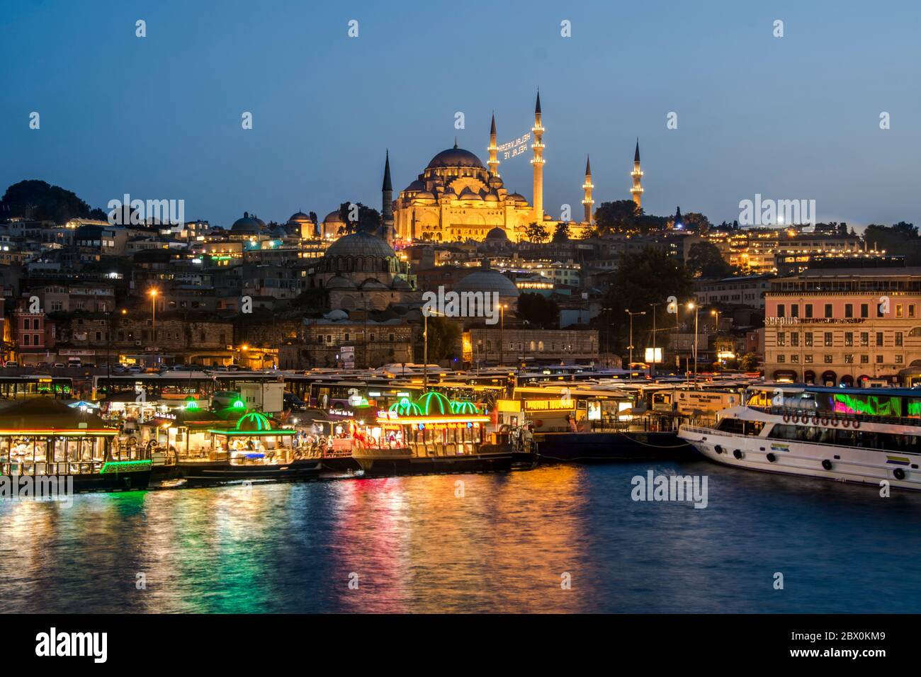 Night in Istanbul, Turkey with Suleymaniye Mosque (Ottoman imperial ...