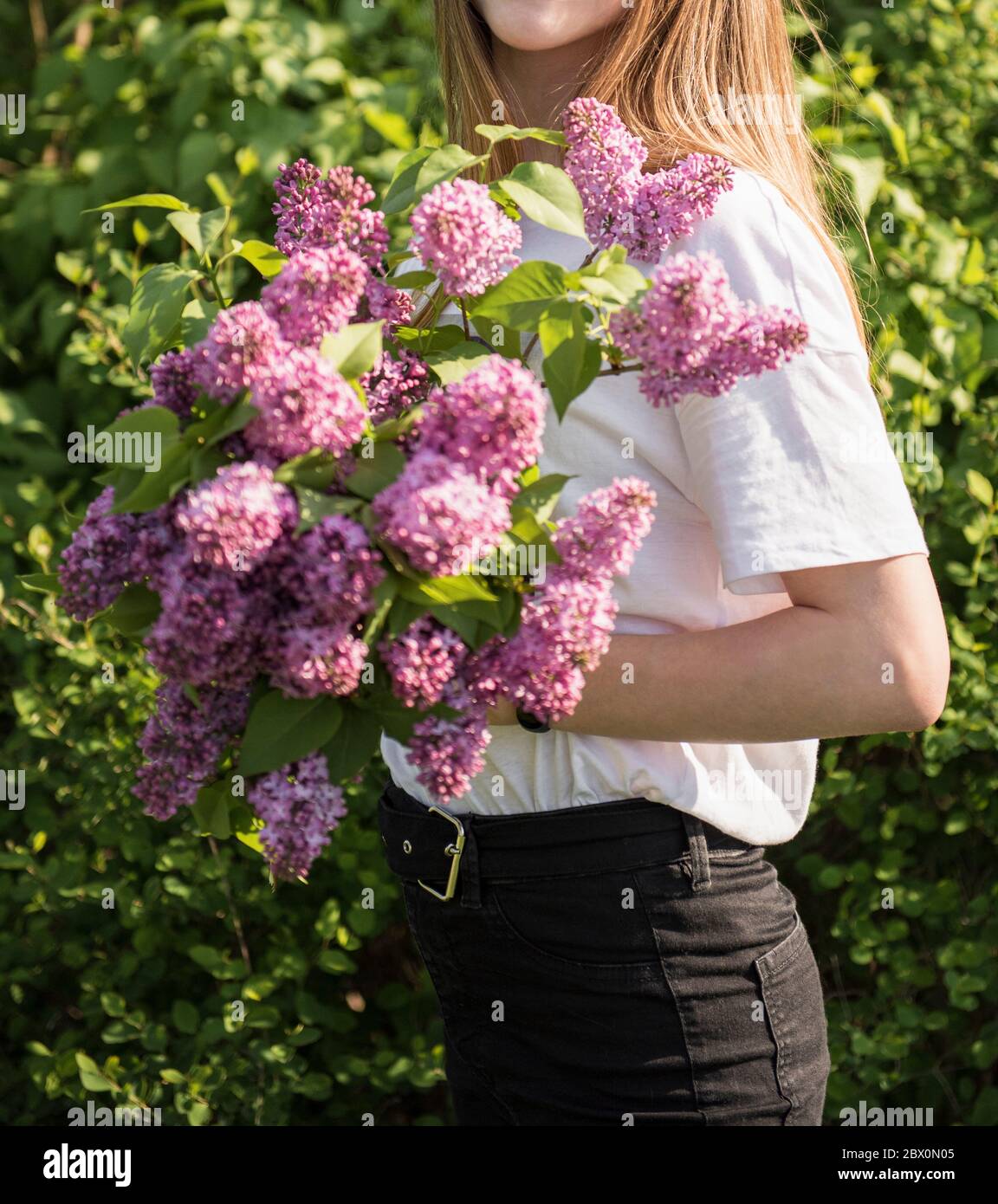 Woman lilacs hi-res stock photography and images - Alamy