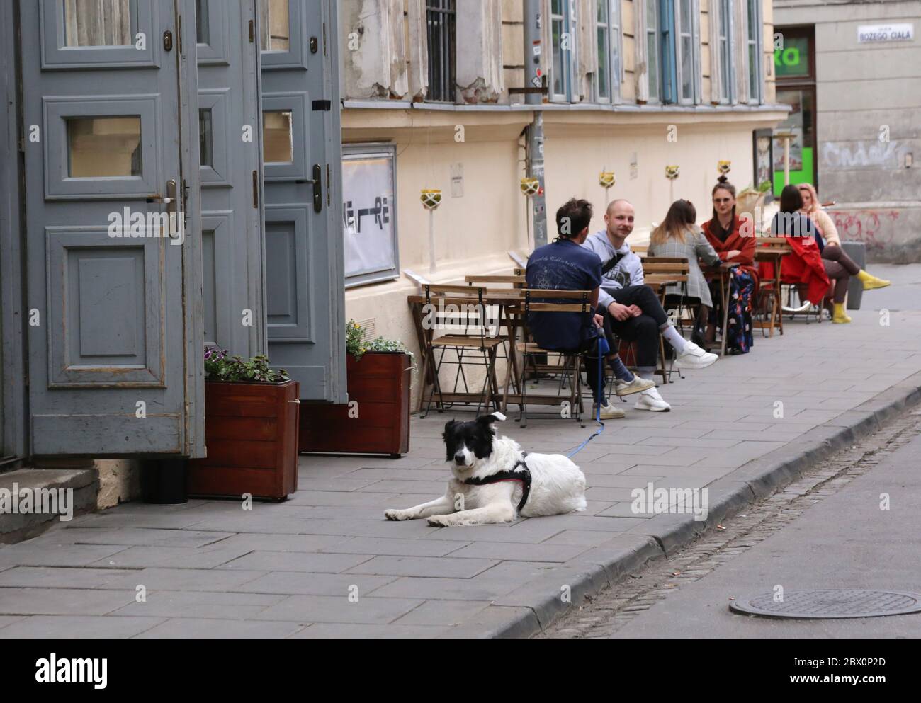 Keeping your distance hi-res stock photography and images - Alamy