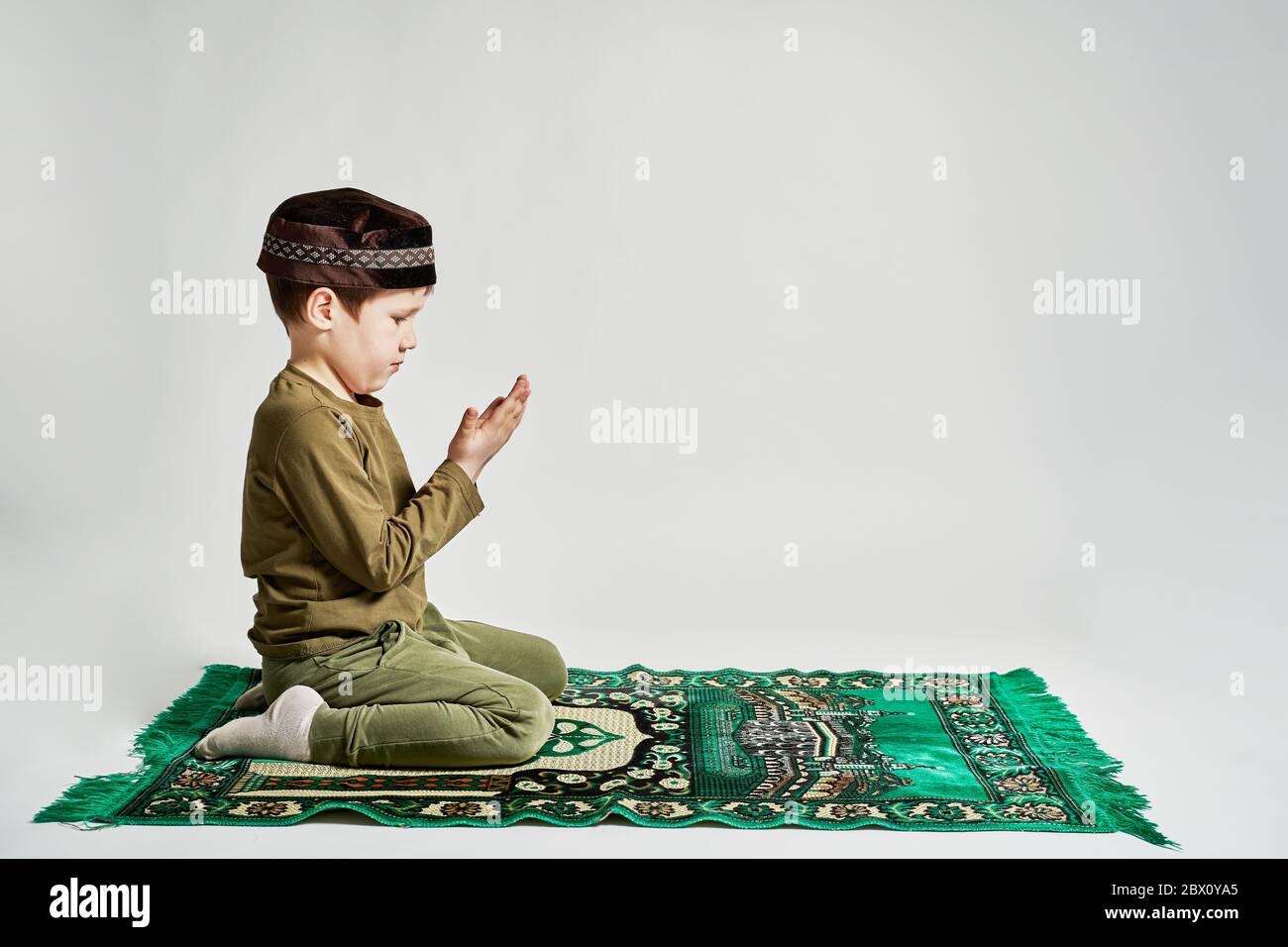Muslim boy prayer hi-res stock photography and images - Alamy
