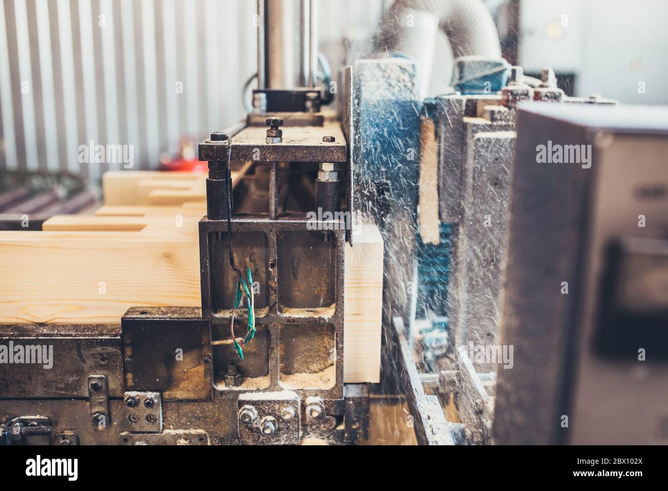 Production line for manual splicing of boards from treated and glued ...