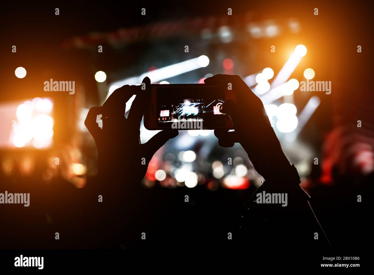 People rock concert broadcast live hi-res stock photography and images ...