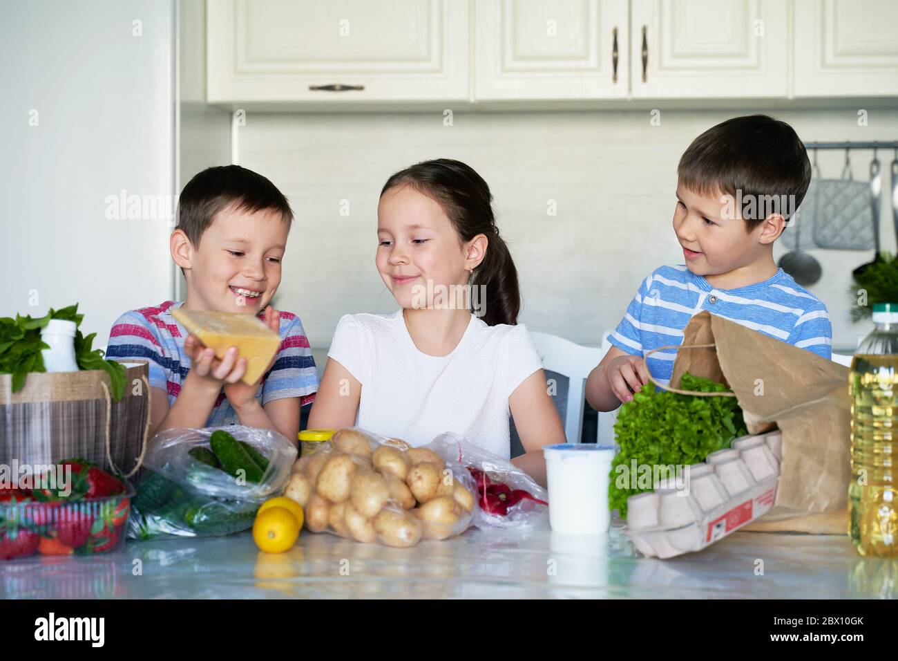 Grocery food children hi-res stock photography and images - Alamy