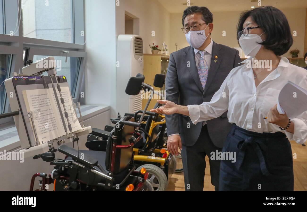 04th June, 2020. Culture minister looks over library for disabled ...