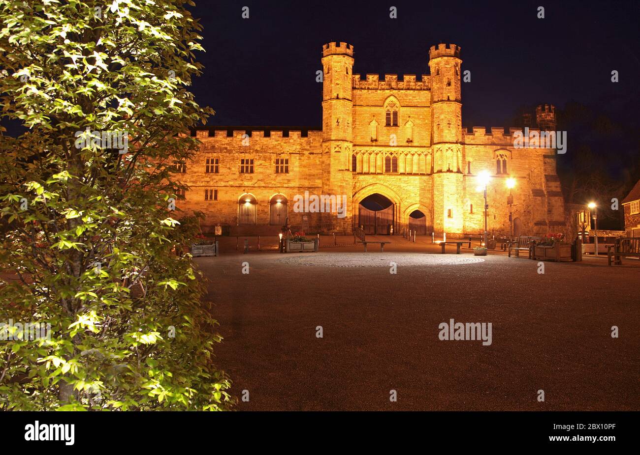 Battle castle hi-res stock photography and images - Alamy
