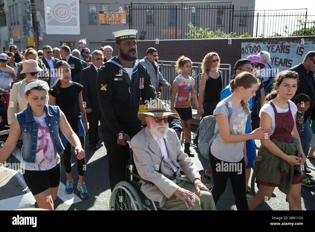 Anzac day march service hi-res stock photography and images - Alamy
