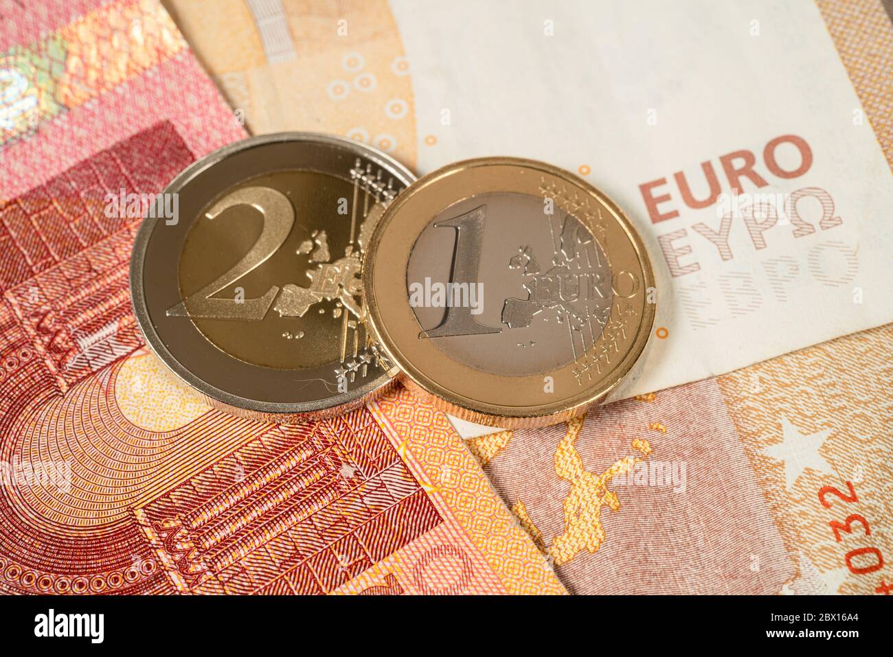 Two euro coins hi-res stock photography and images - Alamy