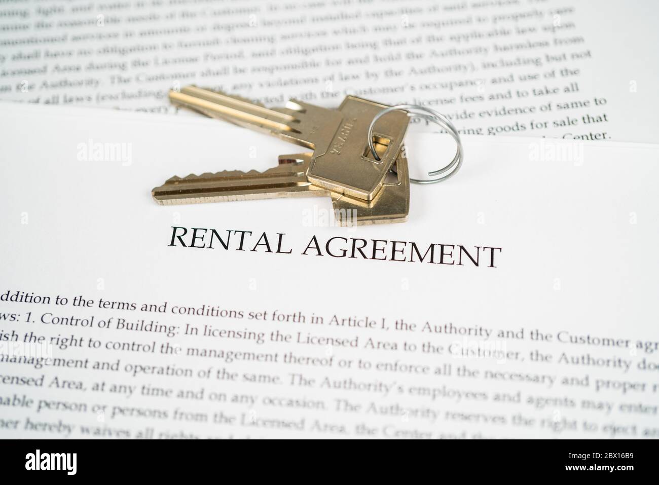 House keys on top of a Rental agreement Stock Photo - Alamy