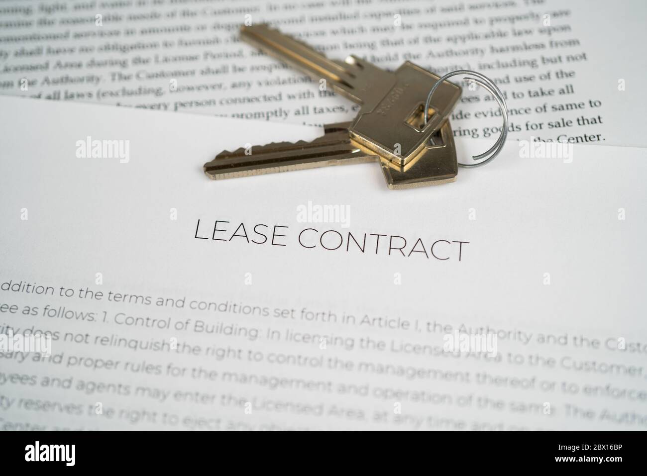 House keys on top of a Lease contract Stock Photo - Alamy
