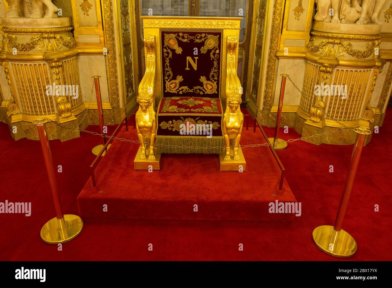France throne room hi-res stock photography and images - Alamy