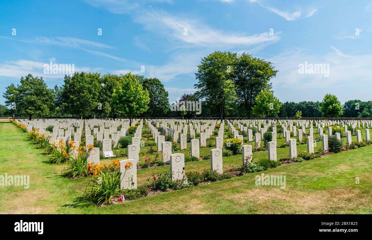 Canadian war cemetery hi-res stock photography and images - Alamy