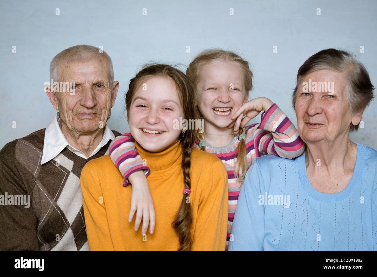 Grandma grandpa parents granddaughter High Resolution Stock Photography ...