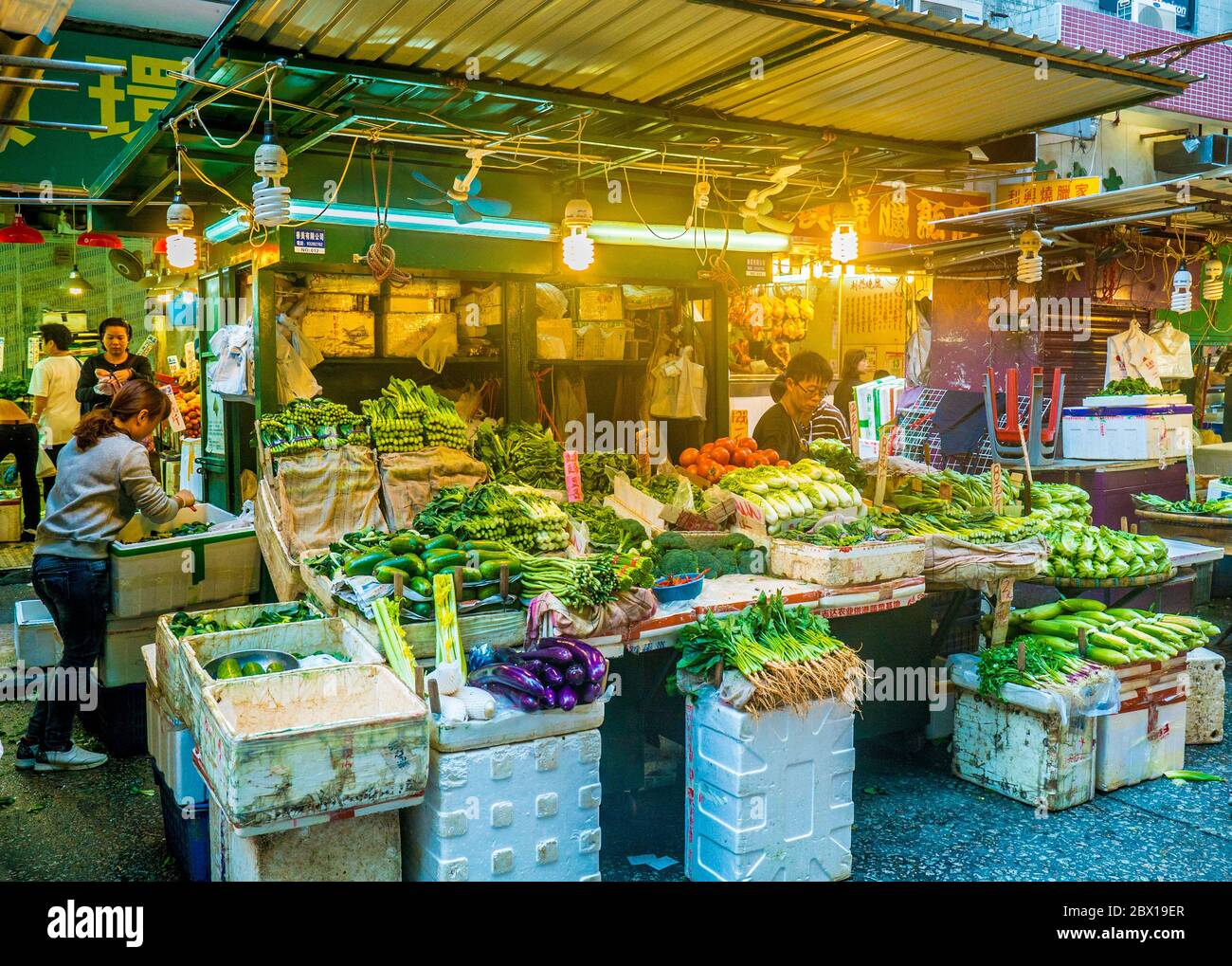 Vegetable stall on a outside market in Hong Kong Stock Photo - Alamy