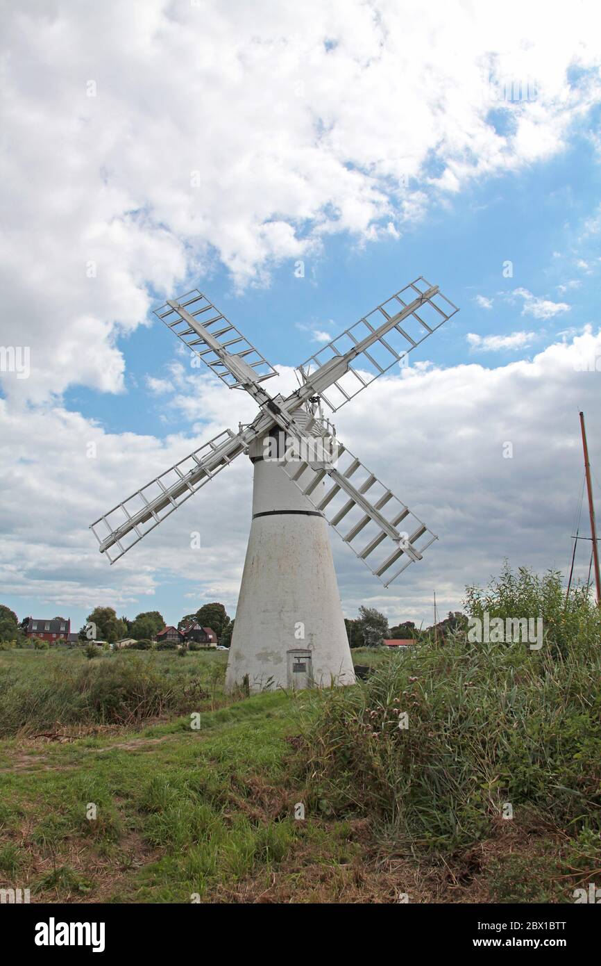 Working windmills hi-res stock photography and images - Alamy