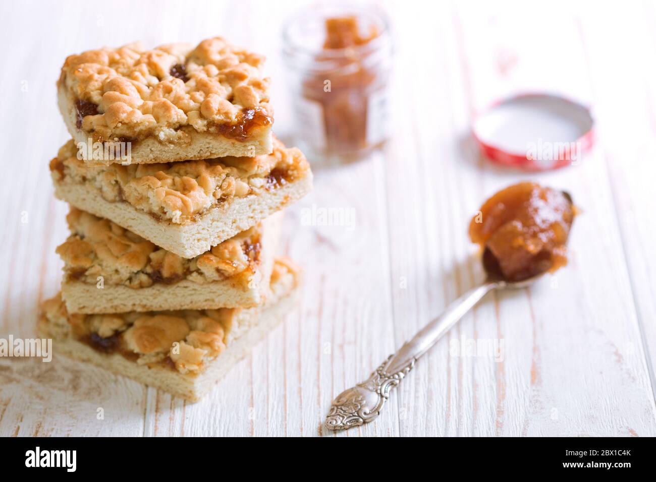 Grated Cake With Jam on a white wooden background Stock Photo - Alamy