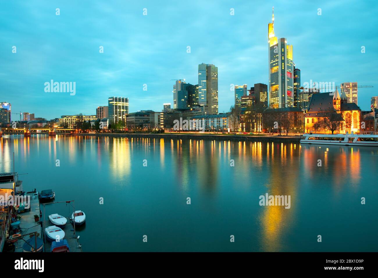 Buildings waterfront main river frankfurt hi-res stock photography and ...