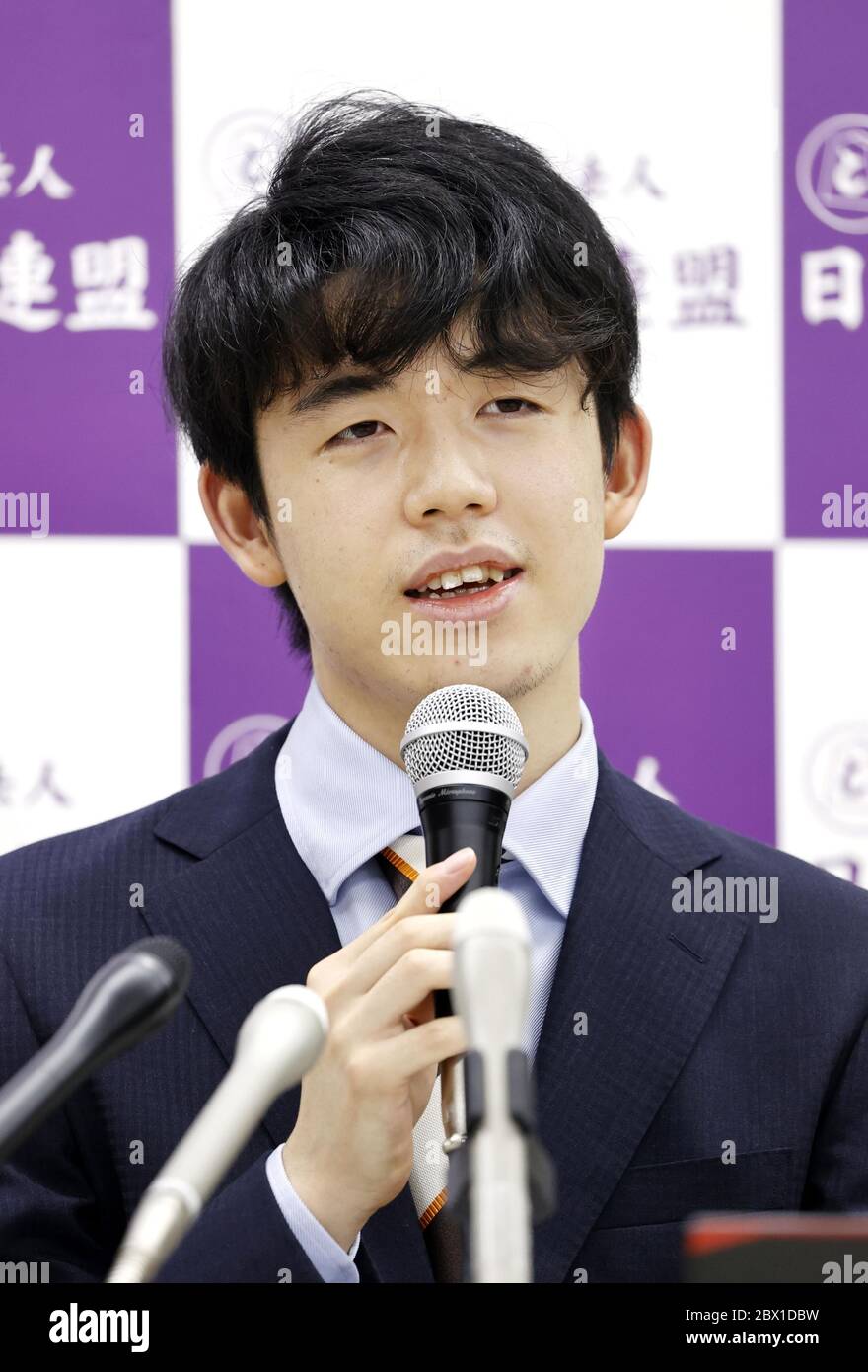 Seventeen-year-old pro shogi player Sota Fujii meets the press in Tokyo ...