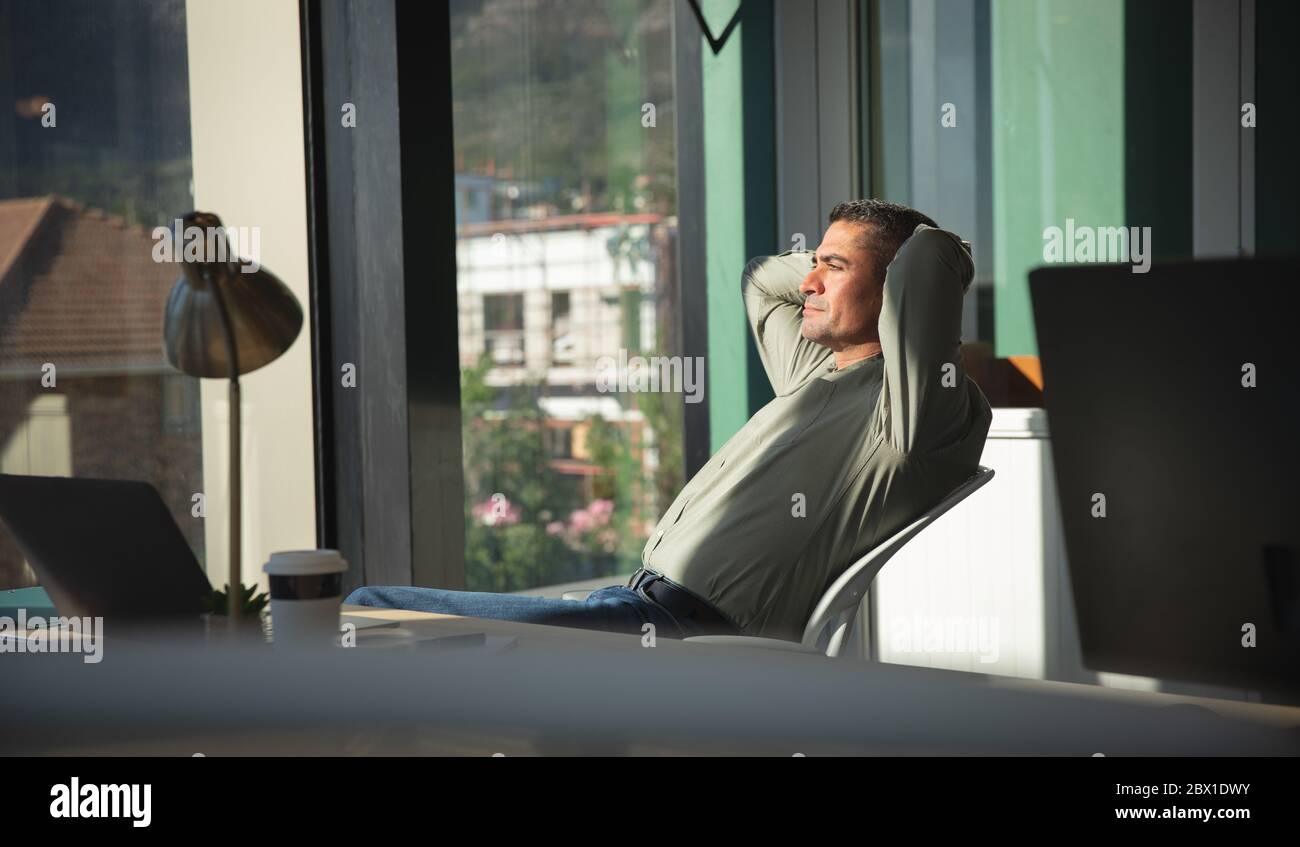 Business man hi-res stock photography and images - Alamy