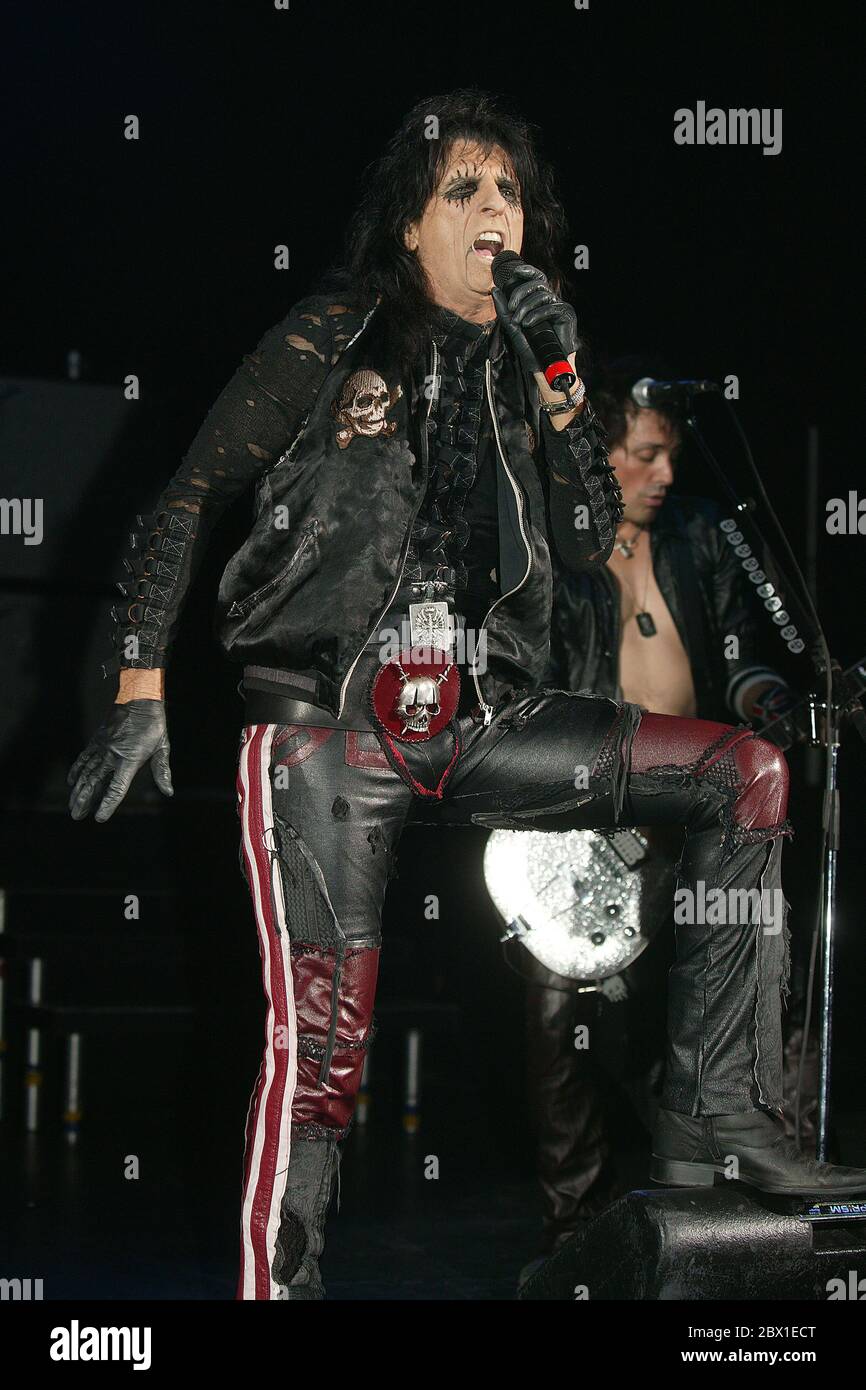 Schools out alice cooper hi-res stock photography and images - Alamy