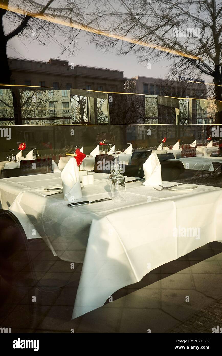 Layed tables hi-res stock photography and images - Alamy