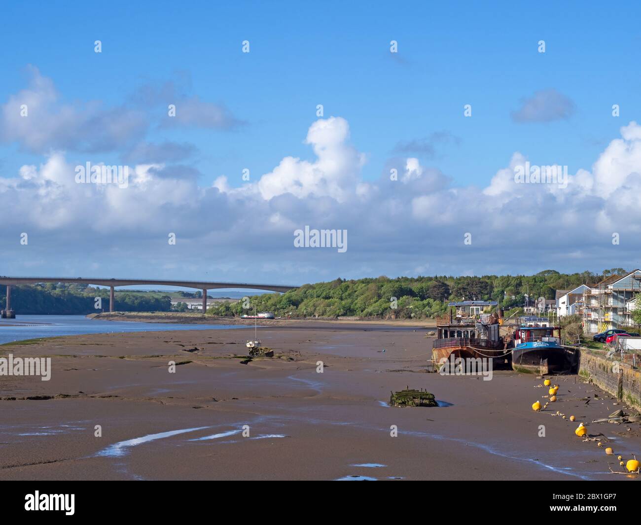 Devon blue sky water hi-res stock photography and images - Alamy
