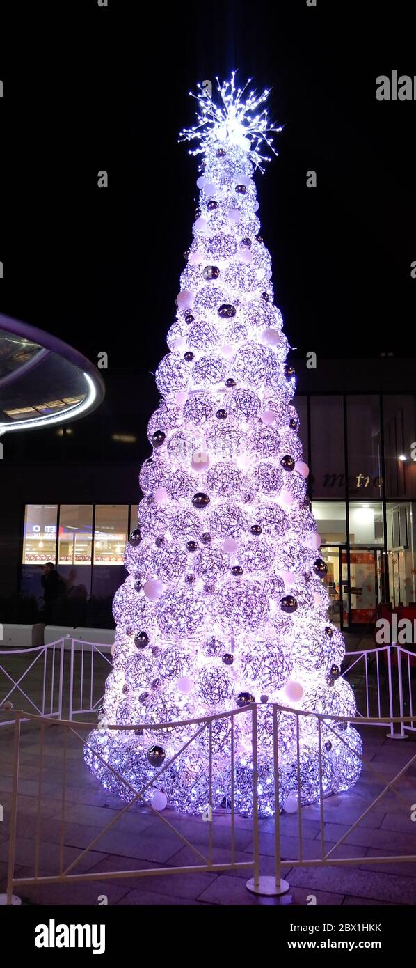 Festival place shopping centre hi-res stock photography and images - Alamy