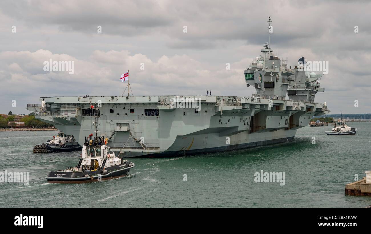 The Royal Navy aircraft carrier HMS Queen Elizabeth (R08) returned to ...