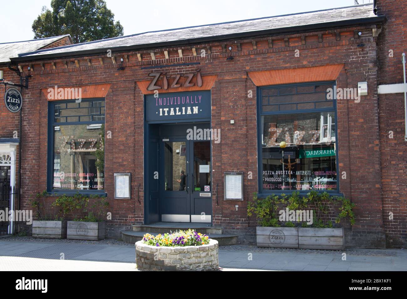 Zizzi restaurant hi-res stock photography and images - Alamy