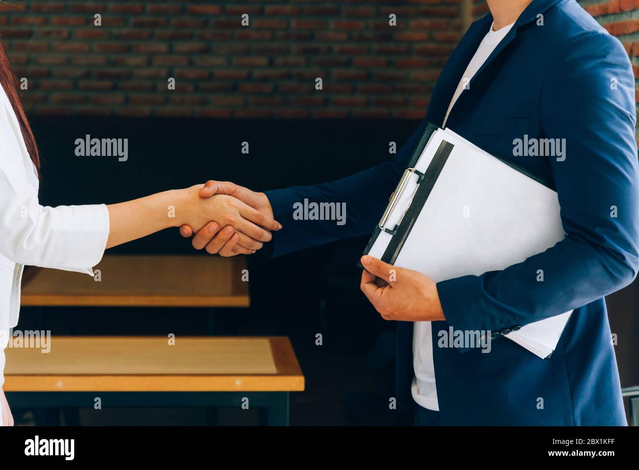 Business people signing contract shaking hi-res stock photography and ...