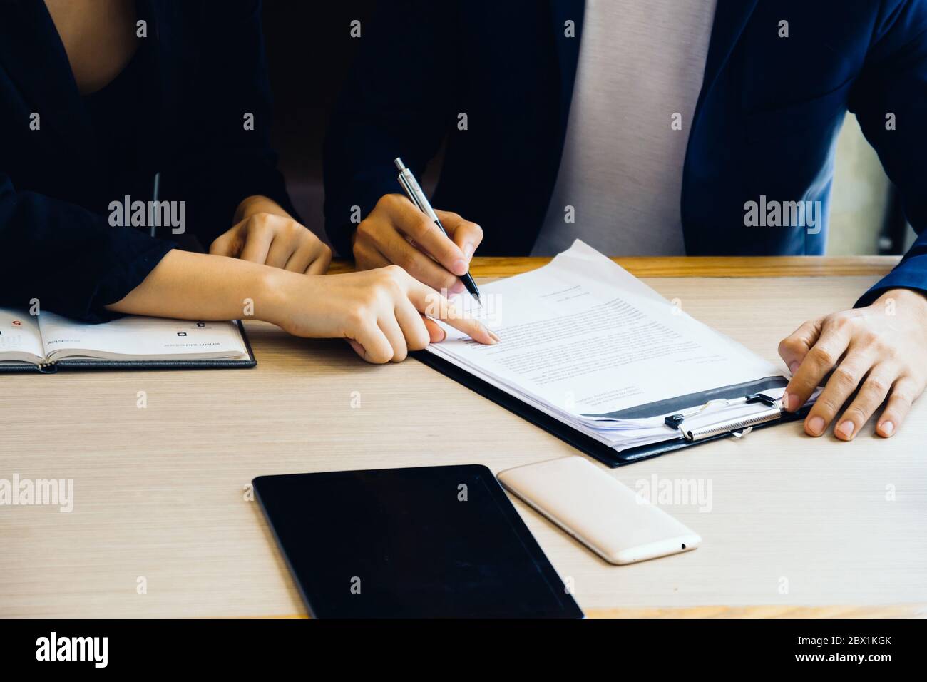 Signing paper hi-res stock photography and images - Alamy