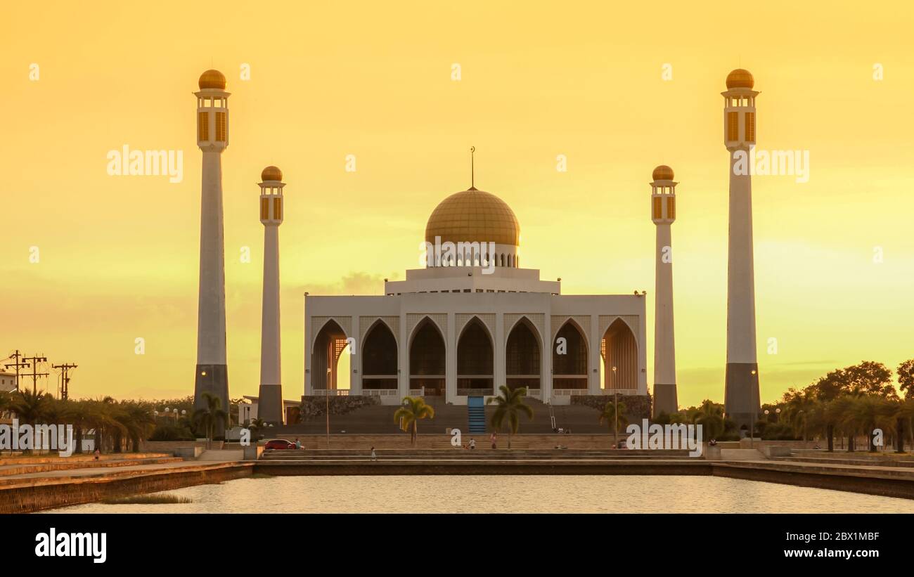 Songkhla central mosque hi-res stock photography and images - Alamy