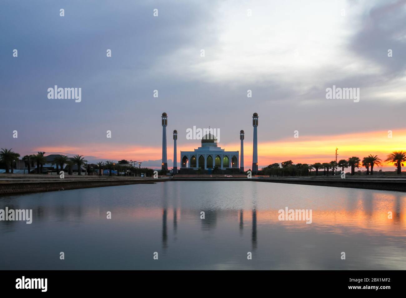 Songkhla central mosque hi-res stock photography and images - Alamy
