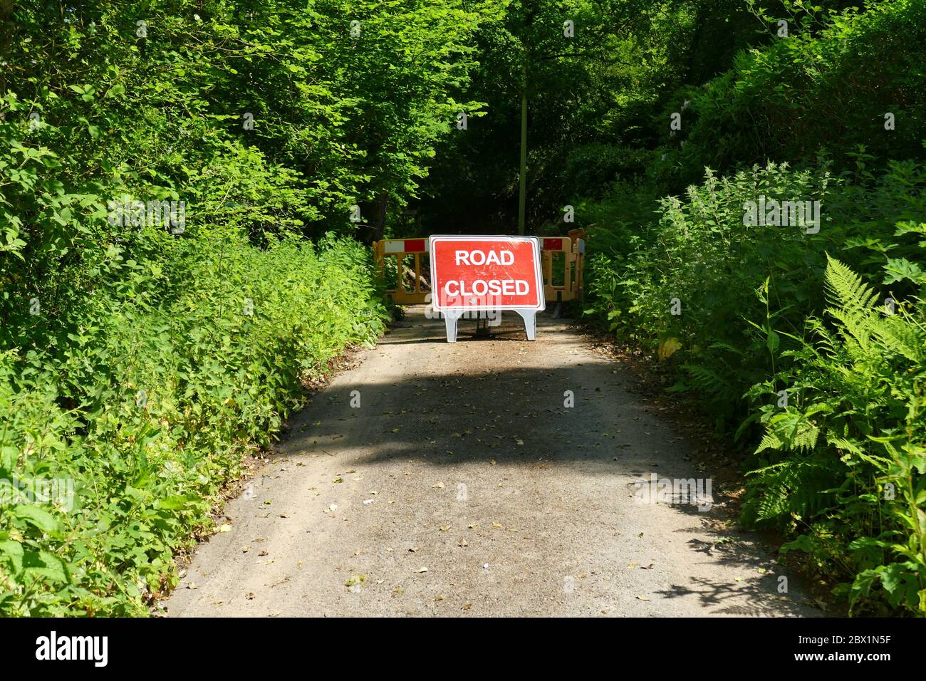 Road Closed Sign Stock Photo - Alamy