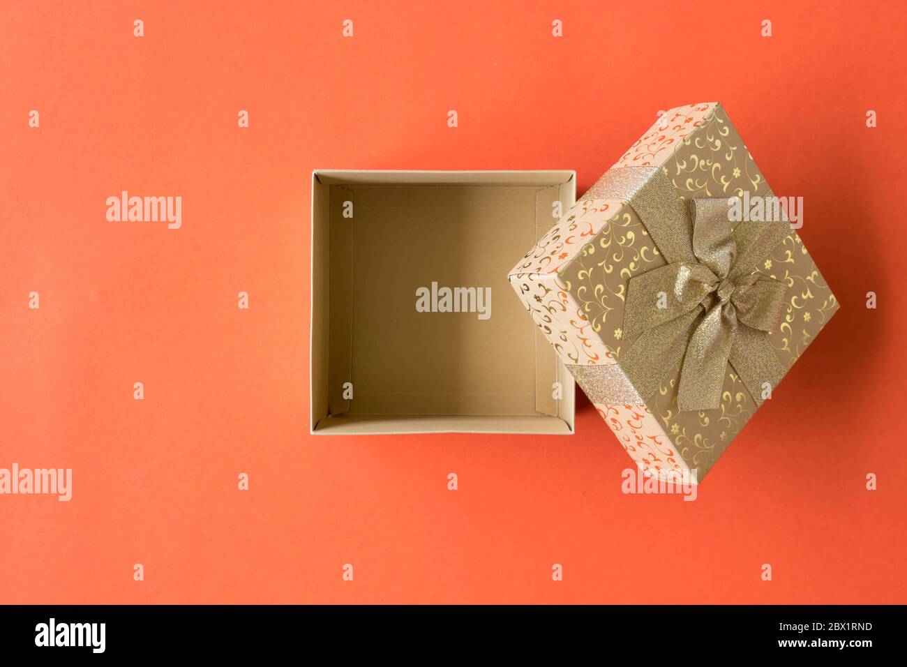 Top view of open gift box on orange background Stock Photo - Alamy