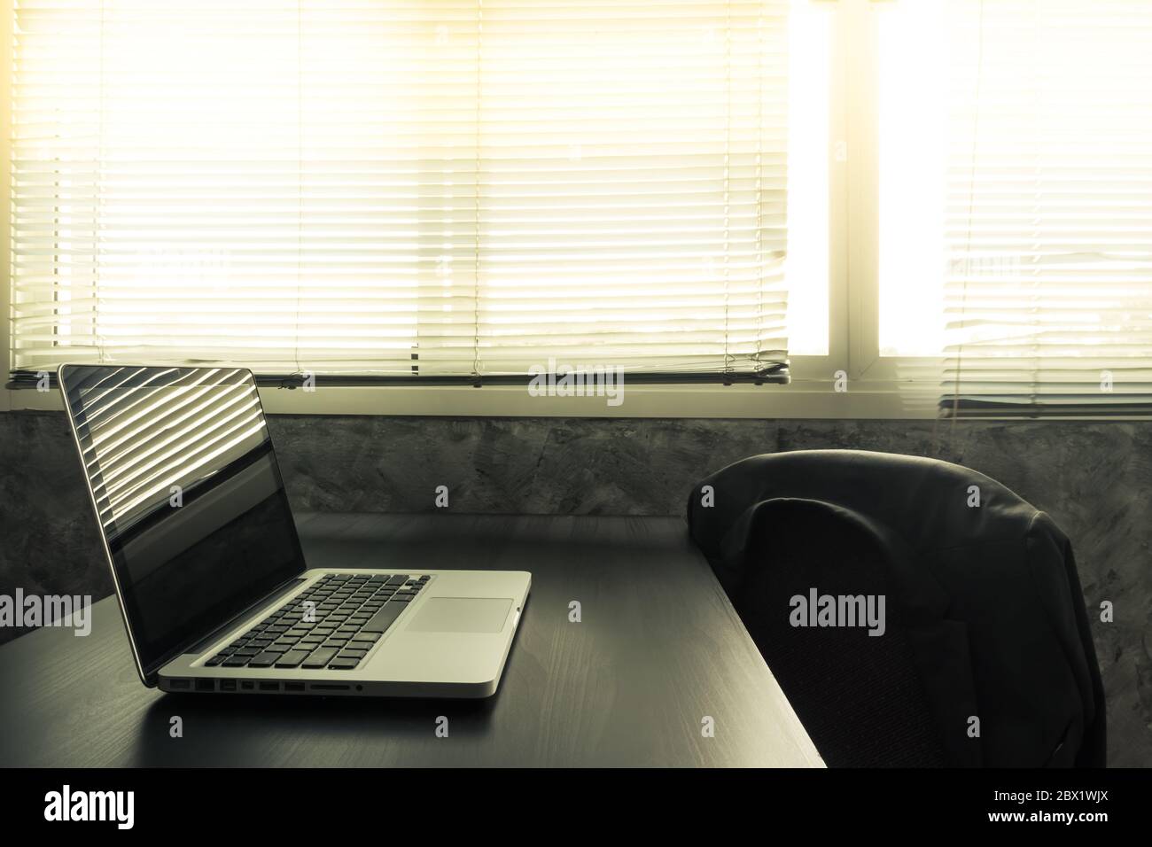 Vintage desktop window screen hi-res stock photography and images - Alamy