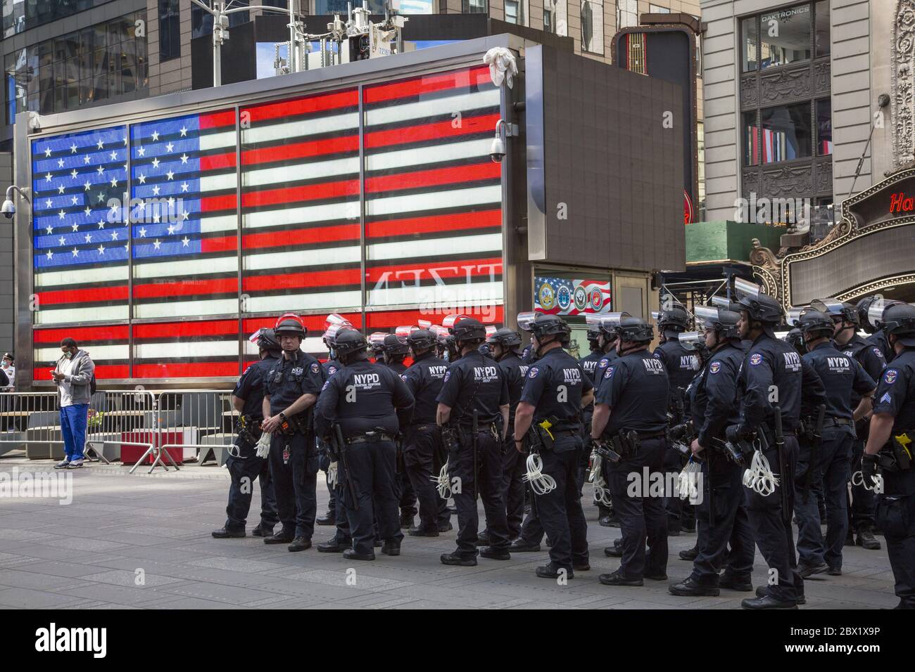 Group nypd officers crowd people hi-res stock photography and images ...