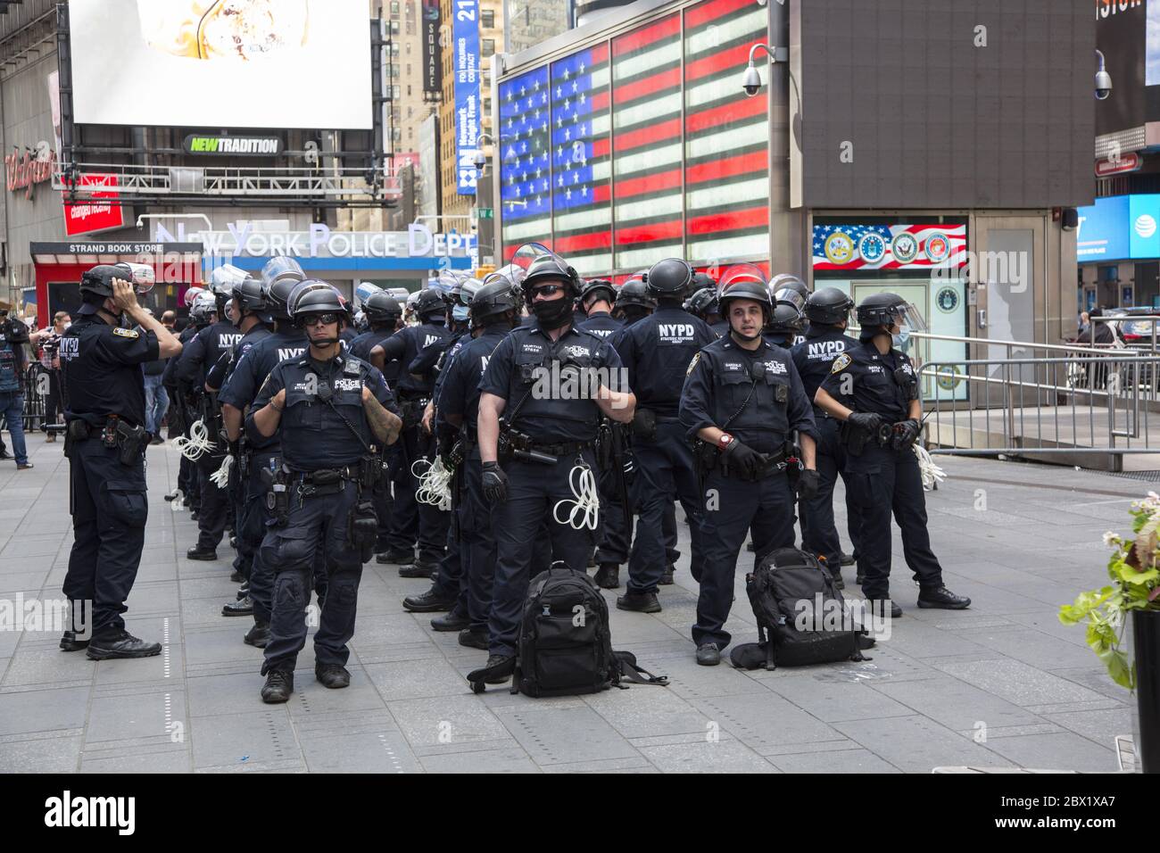 Large police presence us hi-res stock photography and images - Alamy